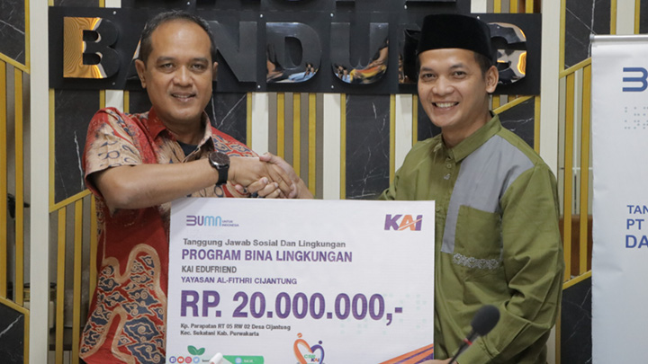 PT. KAI Daop 2 Bandung Salurkan Dana TJSL Rp 190 Juta untuk Masyarakat ... PT. KAI Daop 2 Bandung Salurkan Dana TJSL Rp 190 Juta untuk Masyarakat ...
